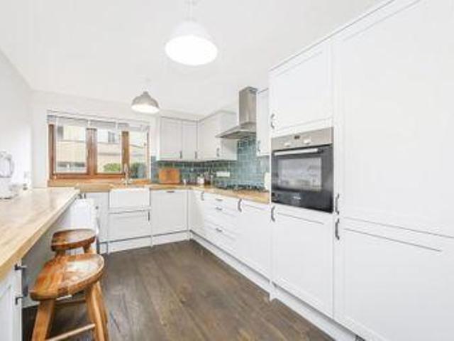 4 Bedrooms Semi detached house for rent in Rainhill Way, London E3