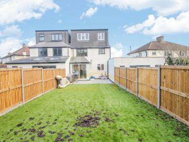 4 Bedrooms Semi detached house for rent in Rhodrons Avenue, Chessington, Surrey KT9