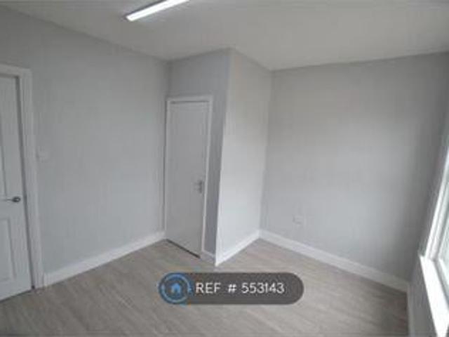 4 Bedrooms Semi detached house for rent in Woolmer Road, London N18