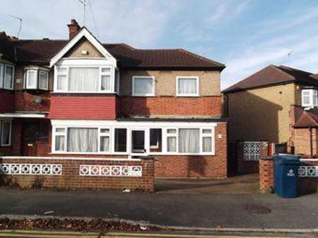 4 Bedrooms Semi detached house for rent in Waverley Road, Rayners Lane, Harrow HA2
