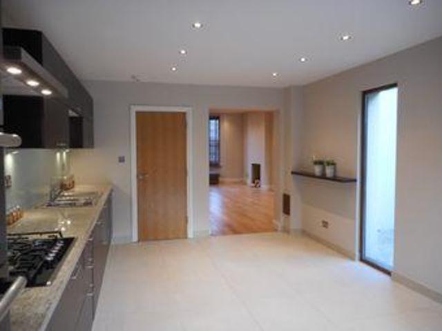 4 Bedrooms Semi detached house for rent in Warwick Road, Barnet EN5