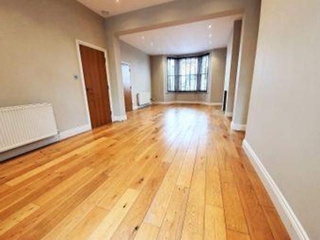 4 Bedrooms Semi detached house for rent in Warwick Road, Barnet EN5