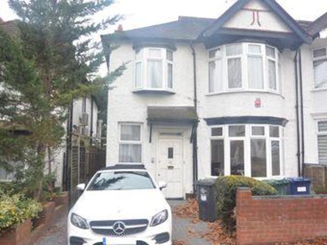 4 Bedrooms Semi detached house for rent in West Avenve, London NW4