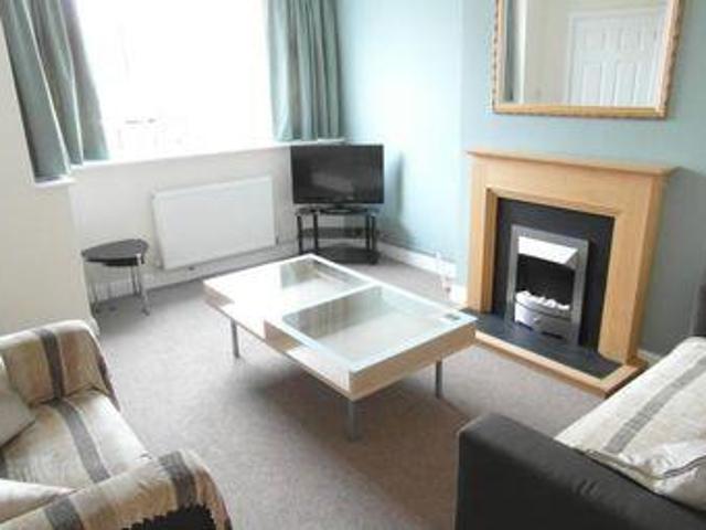 4 Bedrooms Semi detached house for rent in Whernside Avenue, York YO31