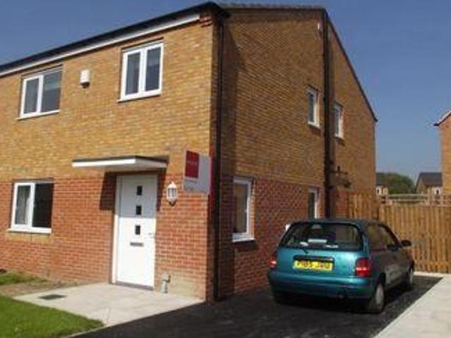 4 Bedrooms Semi detached house for rent in Whitehurst Drive, Manchester M11