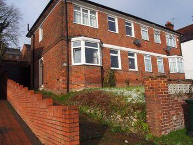 4 Bedrooms Semi detached house for rent in Whitelands Road, High Wycombe HP12