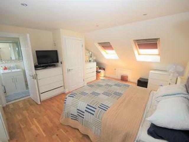 4 Bedrooms Semi detached house for rent in The Greenway, London NW9