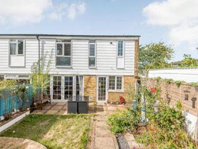 4 Bedrooms Semi detached house for sale in Cotswold Close, Worting, Basingstoke RG22
