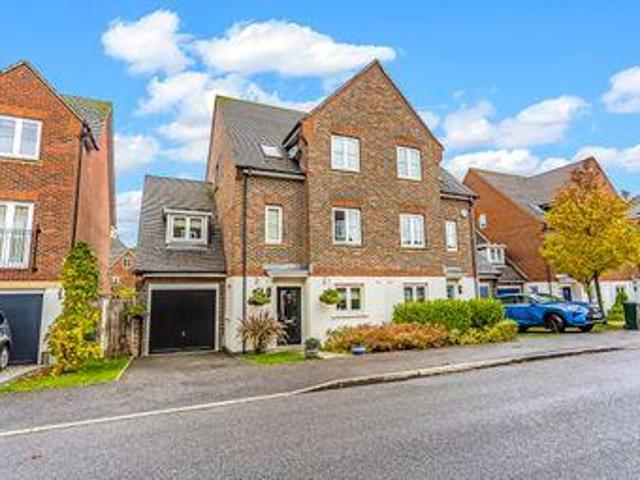4 Bedrooms Semi detached house for sale in Collard Close, Kenley CR8