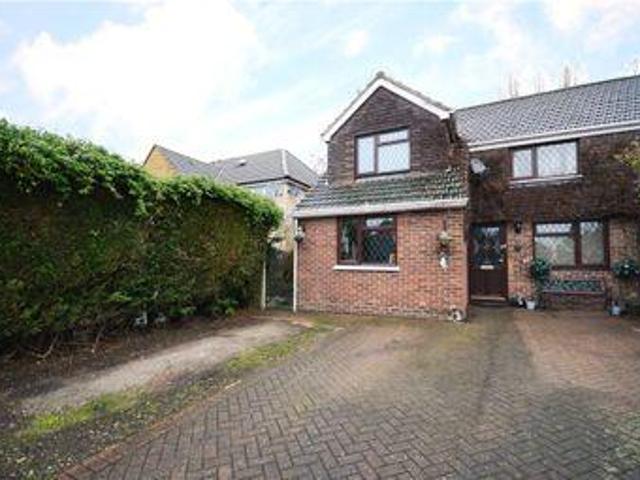 4 Bedrooms Semi detached house for sale in College Crescent, College Town, Sandhurst GU47