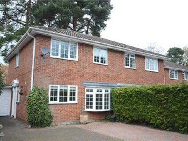 4 Bedrooms Semi detached house for sale in Cambrian Way, Finchampstead, Wokingham RG40