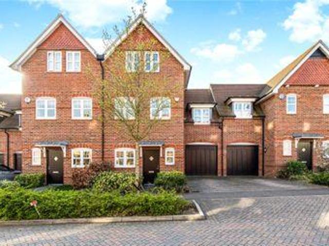 4 Bedrooms Semi detached house for sale in Cassius Drive, Kings Park, St. Albans, Hertfordshire AL3