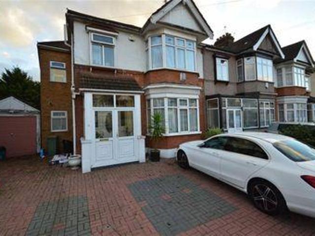 4 Bedrooms Semi detached house for sale in Castleview Gardens, Ilford, Essex IG1