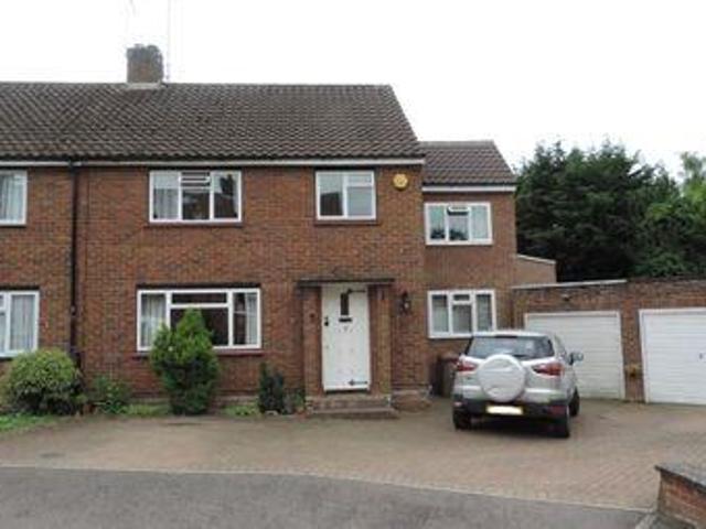 4 Bedrooms Semi detached house for sale in Cedar Close, Potters Bar EN6
