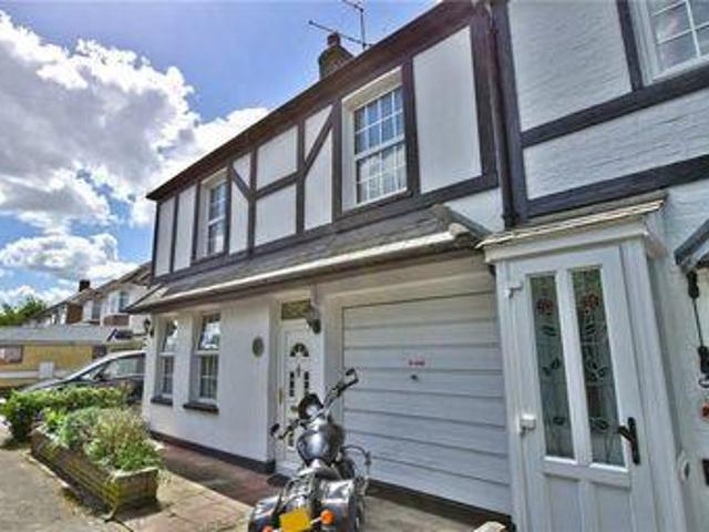 4 Bedrooms Semi detached house for sale in Chapel Lane, Uxbridge, Middlesex UB8
