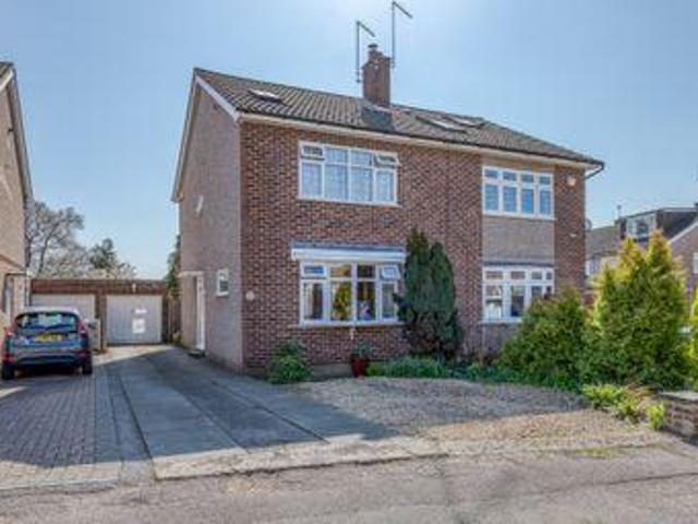 4 Bedrooms Semi detached house for sale in Chiltern Close, Ware SG12