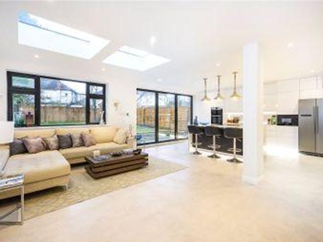 4 Bedrooms Semi detached house for sale in Chiltern Drive, Surbiton KT5