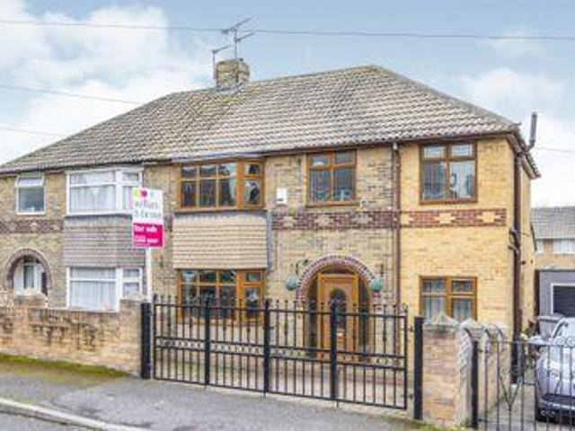 4 Bedrooms Semi detached house for sale in Clayton Avenue, Thurnscoe, Rotherham S63