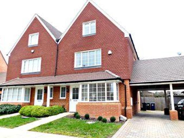 4 Bedrooms Semi detached house for sale in Clayton Road, Lane End, High Wycombe HP14