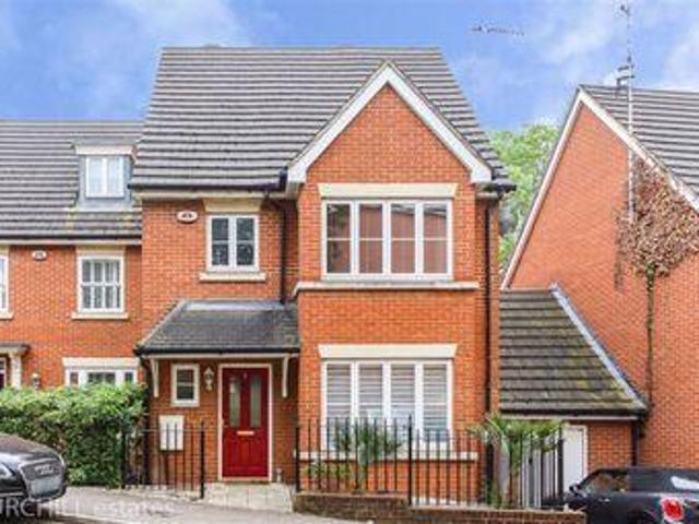 4 Bedrooms Semi detached house for sale in Clementine Walk, Woodford Green IG8