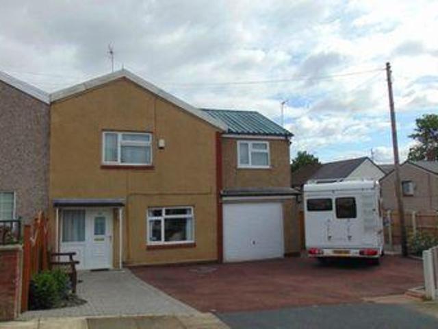 4 Bedrooms Semi detached house for sale in Culshaw Street, Burnley, Lancashire BB10