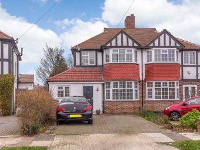 4 Bedrooms Semi detached house for sale in Ancaster Crescent, New Malden KT3
