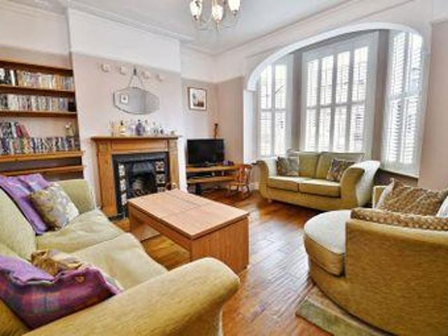 4 Bedrooms Semi detached house for sale in Alresford Road, Salford M6