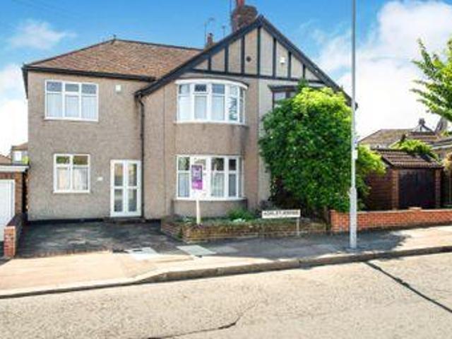 4 Bedrooms Semi detached house for sale in Ashley Avenue, Ilford IG6