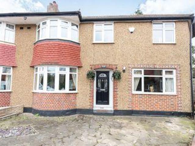 4 Bedrooms Semi detached house for sale in Aspen Gardens, Mitcham CR4