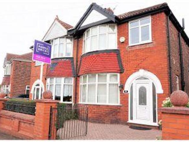 4 Bedrooms Semi detached house for sale in Assheton Road, Manchester M40