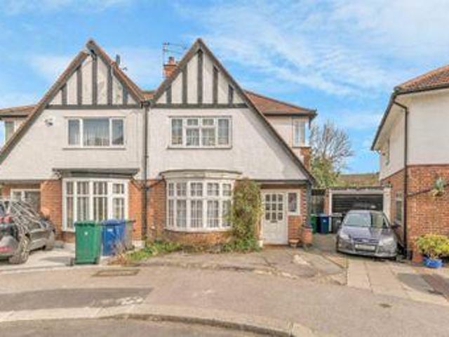 4 Bedrooms Semi detached house for sale in Barons Gate, East Barnet, Barnet EN4