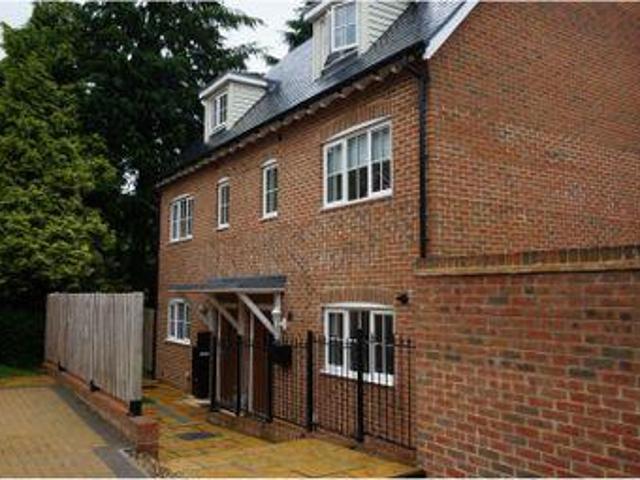4 Bedrooms Semi detached house for sale in Bethany Close, Crowborough TN6