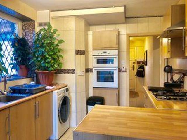 4 Bedrooms Semi detached house for sale in Beverly Drive, Queensbury HA8