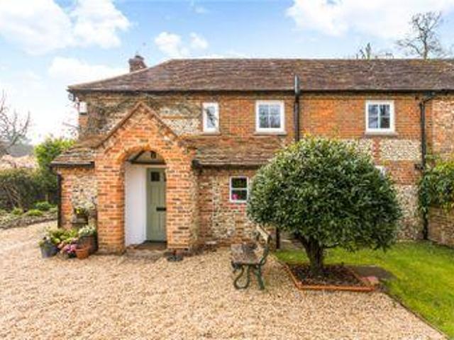 4 Bedrooms Semi detached house for sale in Beacon Hill, Penn, High Wycombe, Buckinghamshire HP10