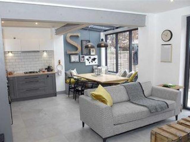 4 Bedrooms Semi detached house for sale in Beaver Road, Didsbury, Manchester M20