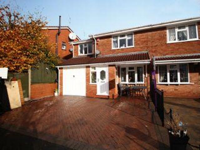 4 Bedrooms Semi detached house for sale in Belvoir Close, Dudley, West Midlands DY1