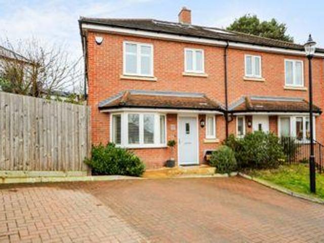 4 Bedrooms Semi detached house for sale in Blackthorn Close, Lower Bourne, Farnham, Surrey GU10