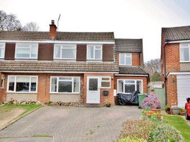 4 Bedrooms Semi detached house for sale in Bramble Way, Ripley, Woking GU23