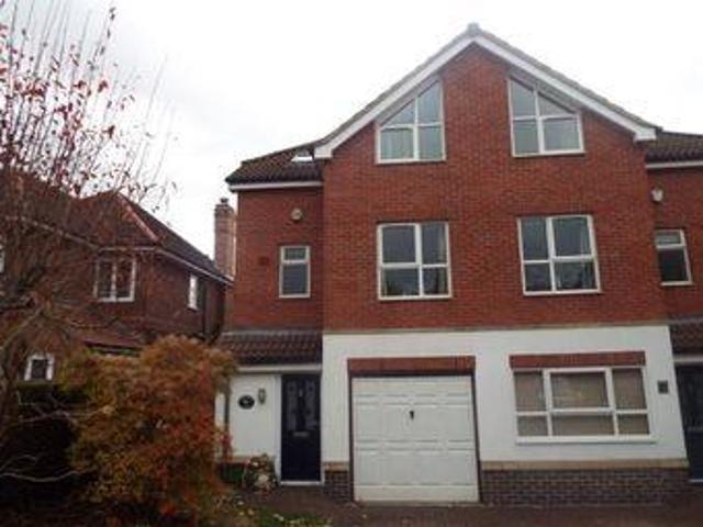 4 Bedrooms Semi detached house for sale in Bramcote Lane, Beeston, Nottingham, Nottinghamshire NG9