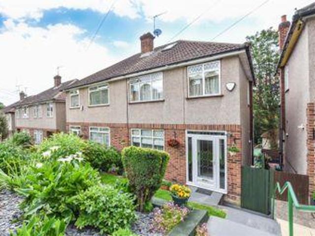 4 Bedrooms Semi detached house for sale in Broom Mead, Bexleyheath DA6