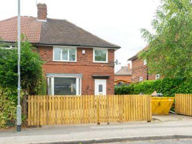4 Bedrooms Semi detached house for sale in Broom Place, Leeds, West Yorkshire LS10