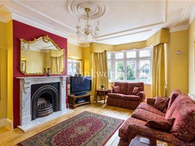 4 Bedrooms Semi detached house for sale in Broomfield Avenue, London N13