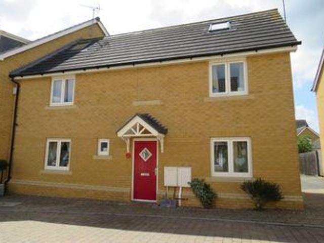 4 Bedrooms Semi detached house for sale in Gomez Close, Oxley Park, Milton Keynes MK4