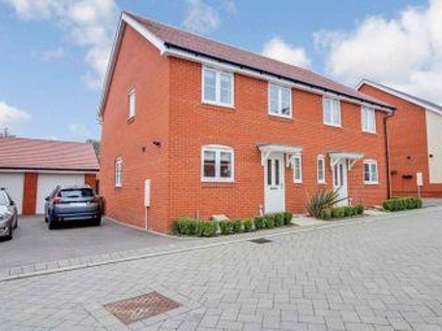 4 Bedrooms Semi detached house for sale in Gorse Crescent, St. Neots PE19