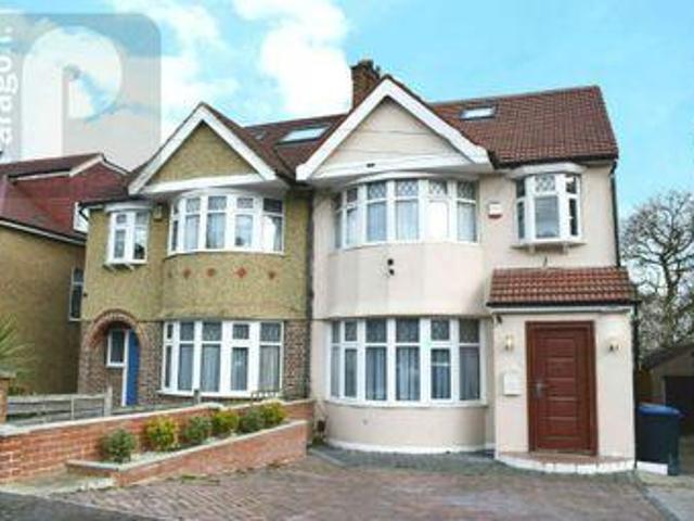 4 Bedrooms Semi detached house for sale in Glenwood Grove, London NW9