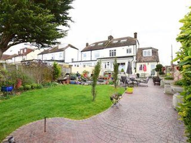 4 Bedrooms Semi detached house for sale in Gravesend Road, Shorne, Gravesend, Kent DA12