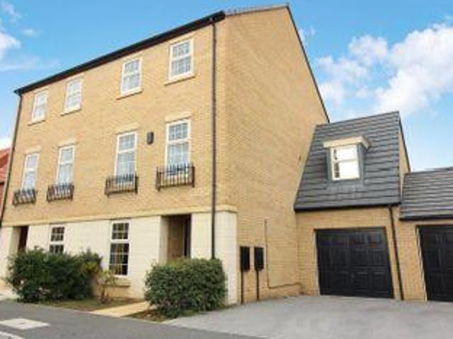 4 Bedrooms Semi detached house for sale in Dealtry Close, Leeds LS15