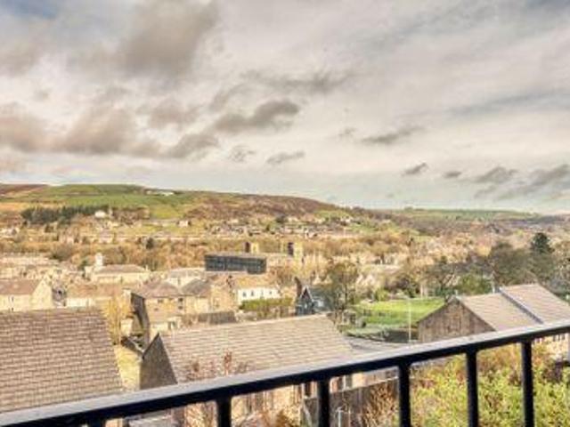 4 Bedrooms Semi detached house for sale in Deer Hill Drive, Marsden, Huddersfield HD7