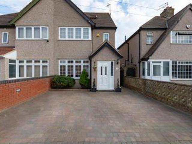 4 Bedrooms Semi detached house for sale in Dickens Avenue, Uxbridge UB8