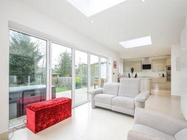 4 Bedrooms Semi detached house for sale in Edgware, Middlesex HA8